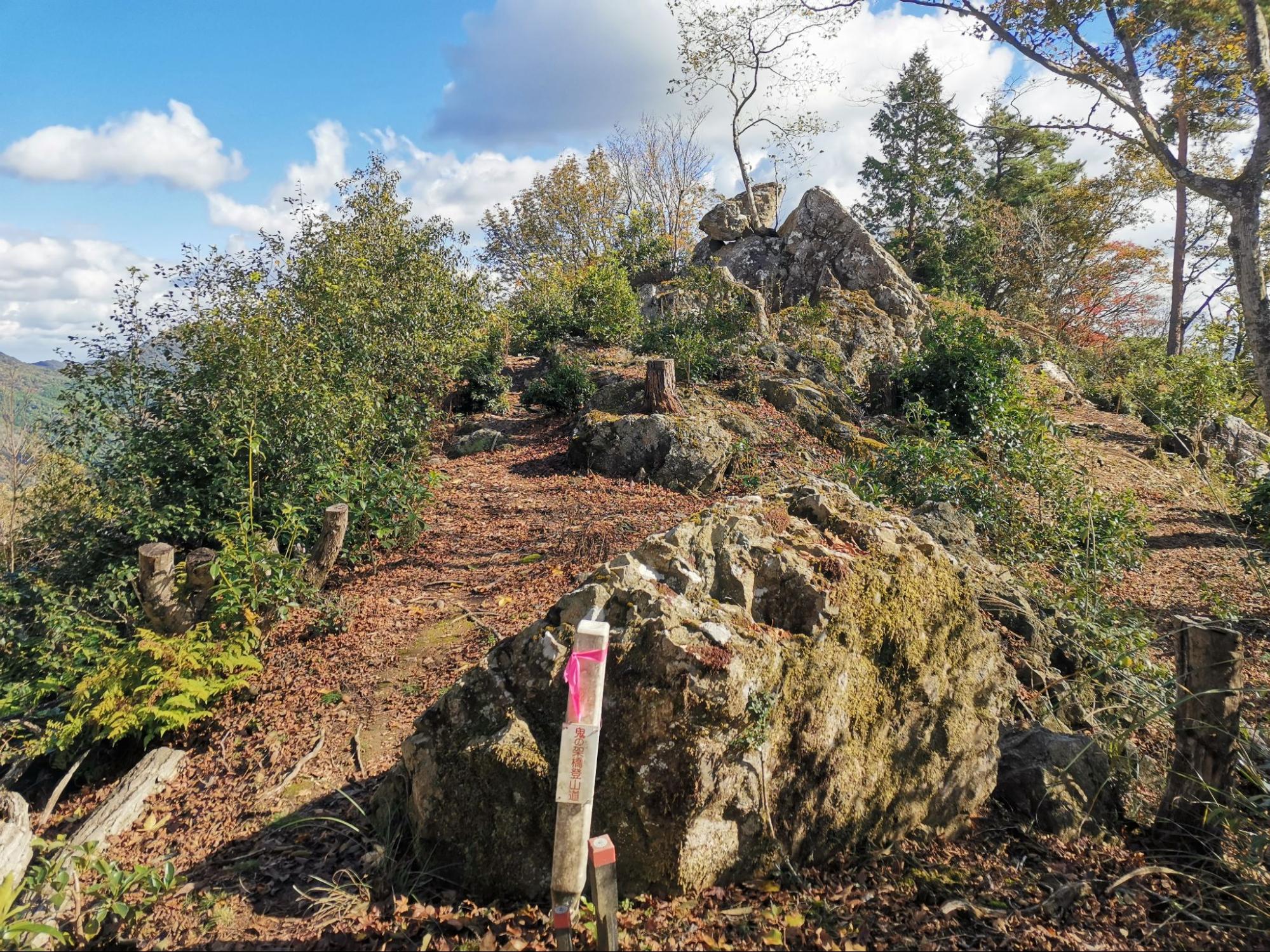 (2ページ目) 戦国と江戸「2つの歴史ロマン」登山！ 歌川広重の浮世絵にも登場「奇岩・鬼の架け橋」＆明智光秀の山城「金山城」絶景！ 丹波篠山 ...