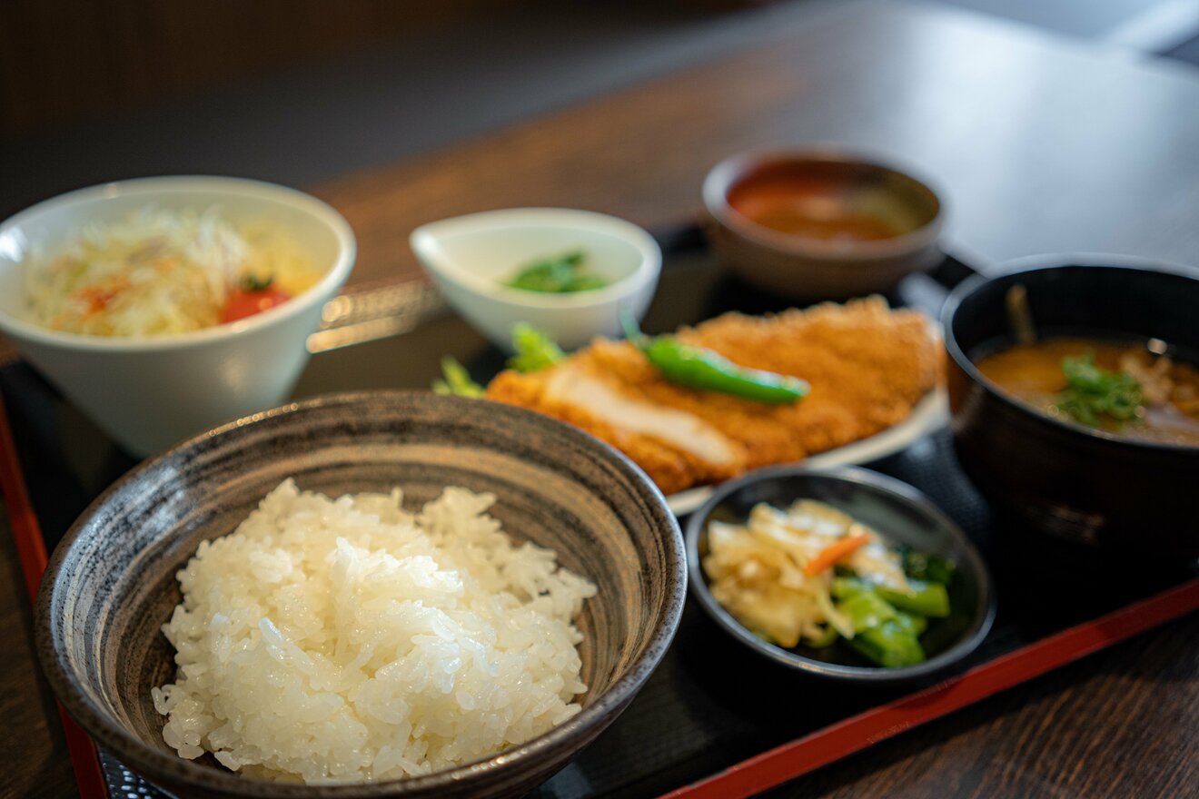 (2ページ目) 「つがいけマウンテンリゾート」で味わうダイナミックなツリーラン「TSUGA POW DBD」 帰りは千国街道の「道の駅 おたり」で食事や温泉、お土産も！｜スキー＆スノーボード ...